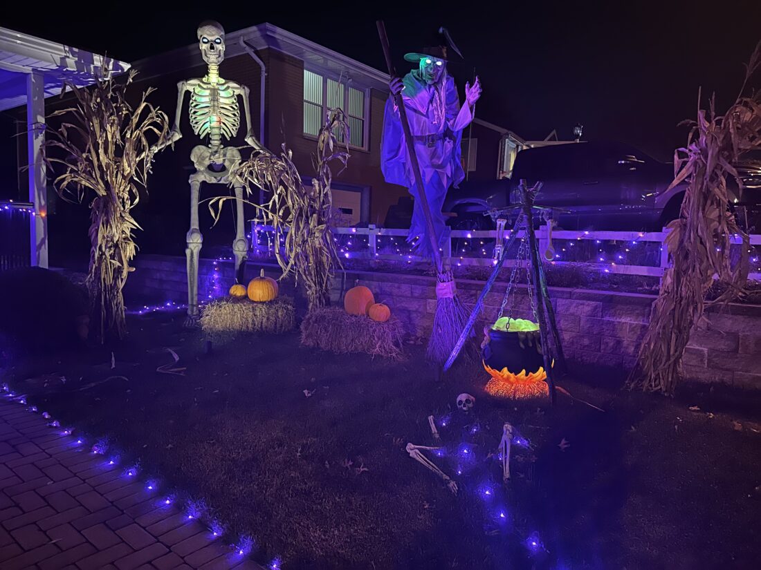 Hauntingly, boo-ti-ful displays | News, Sports, Jobs - Weirton Daily Times